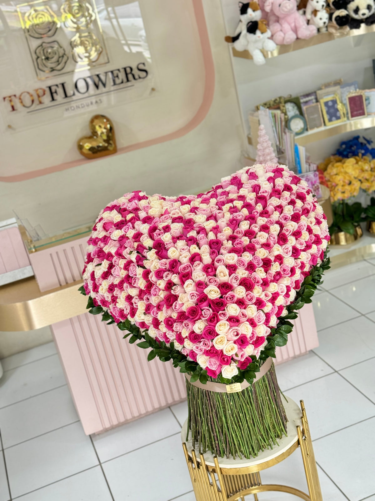 Standing Lover Heart (700 roses) | Top Flowers