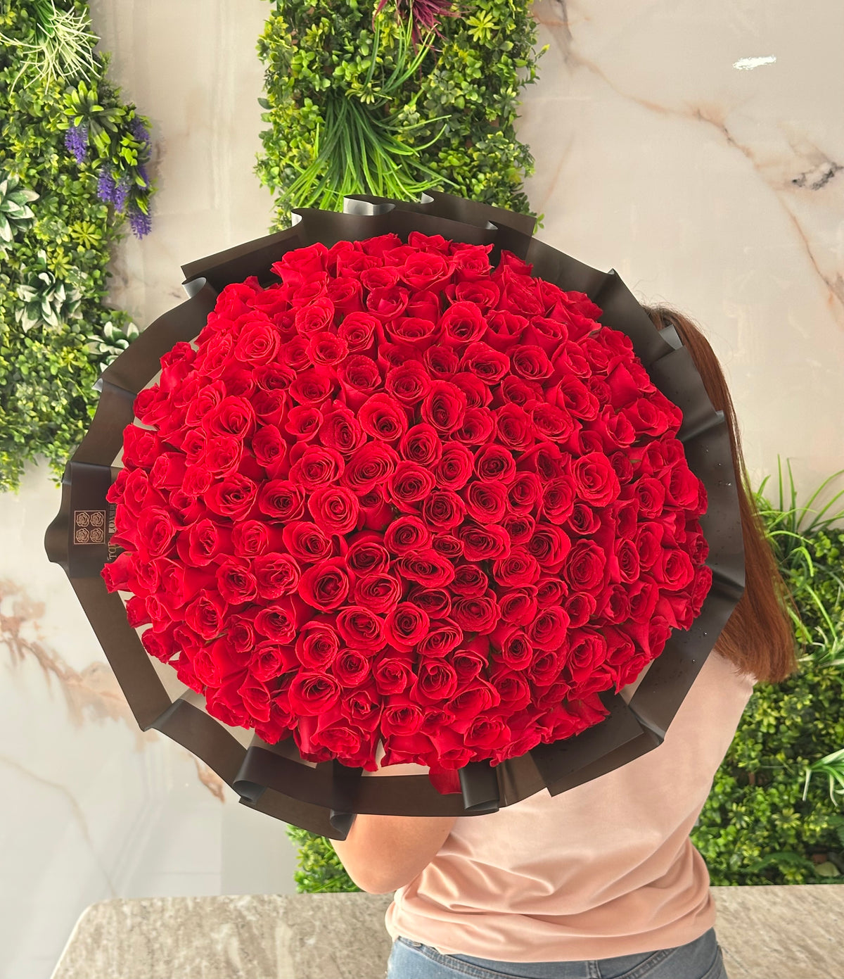 Signature Bouquet (200 Roses) | Top Flowers