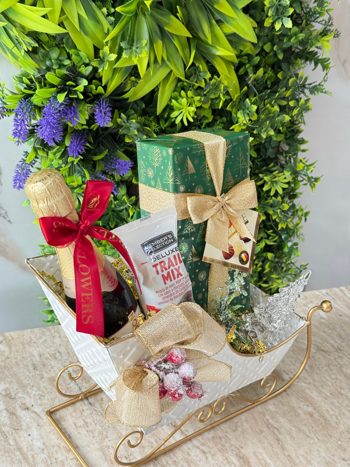 White Christmas Sleigh | Top Flowers