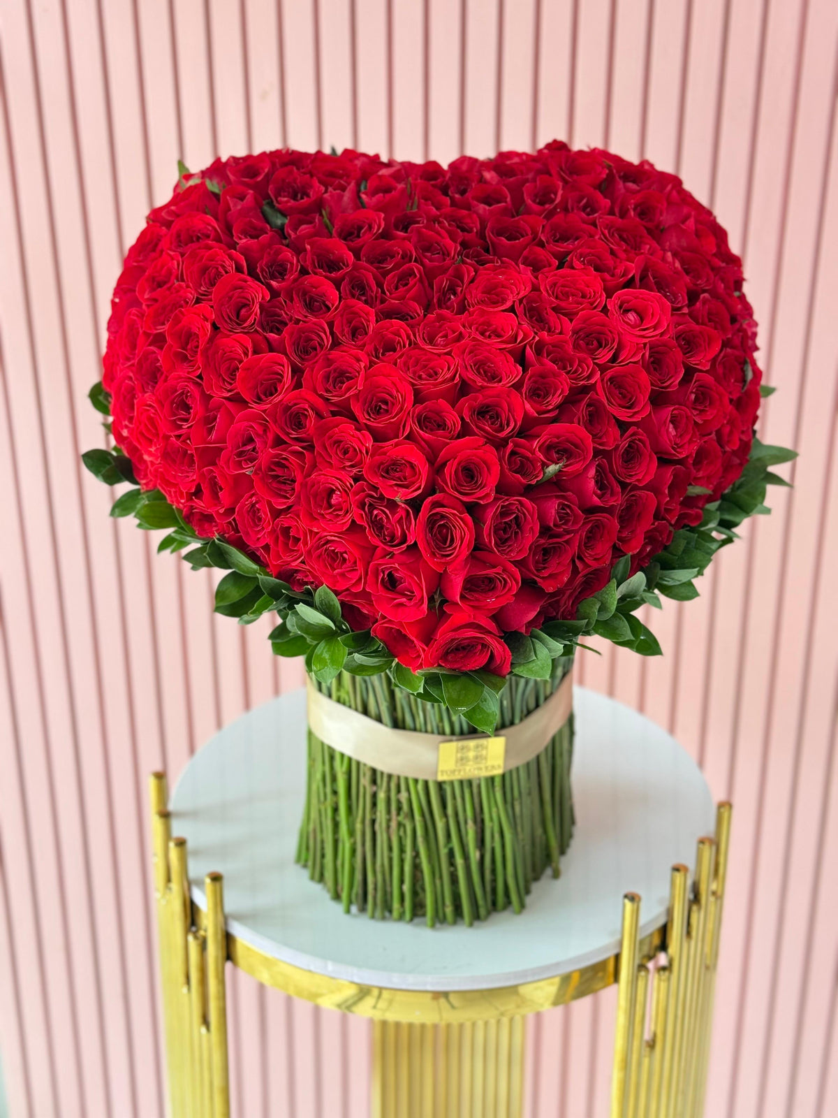 Standing Lover Heart (200 Roses) | Top Flowers