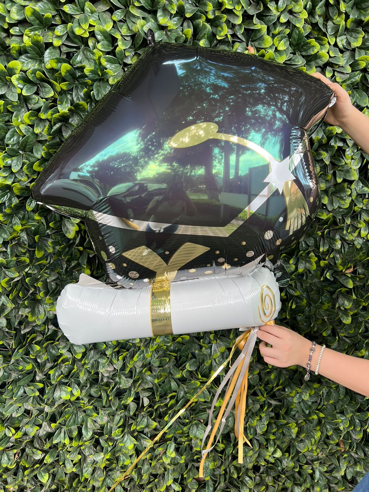 Diploma + Grad Cap | Top Flowers